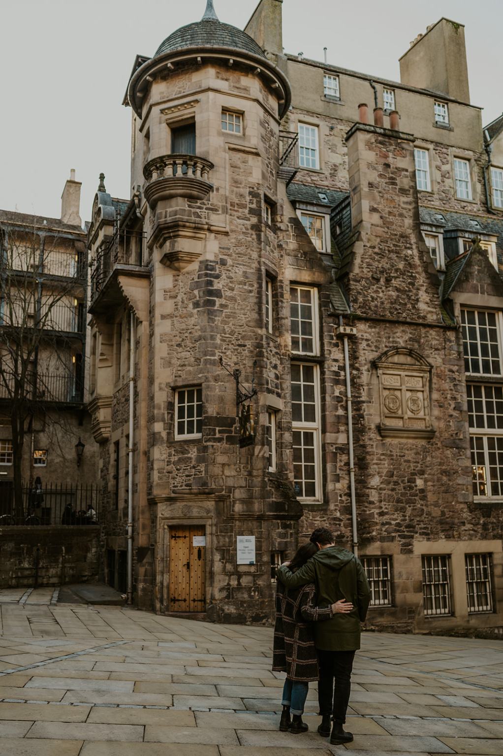 Edinburgh Scotland Anniversary Photoshoot - maggie grace photography
